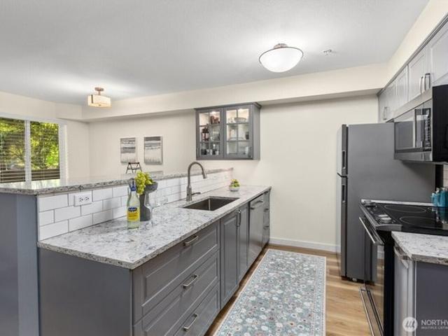 5501 Lakemont Blvd SE Apt 102, Bellevue, WA 98006