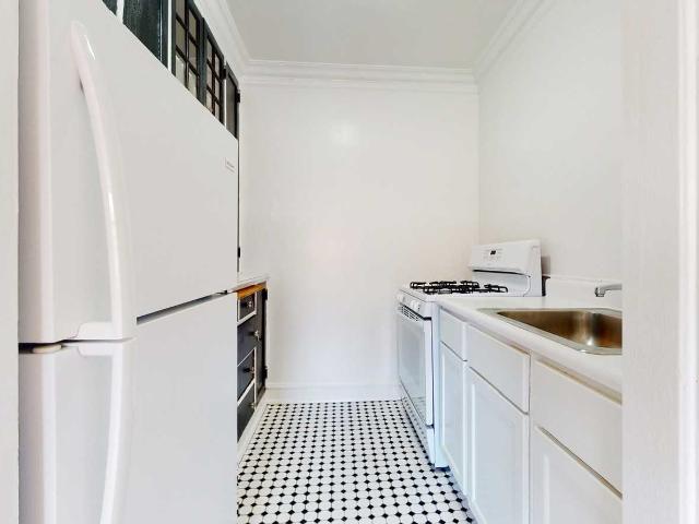 5501 S. Cornell Studio Apartment for Rent at 5501 S Cornell Ave, Chicago, IL 60637 Hyde Park