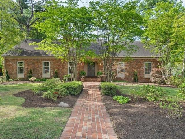 5501 S Angela Rd, Memphis, TN 38120