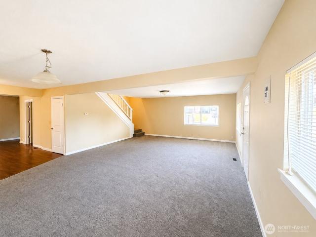 5502 27th Street NE