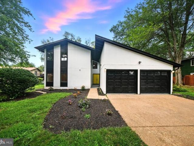 5503 Fireside Ct, Fairfax, VA 22032