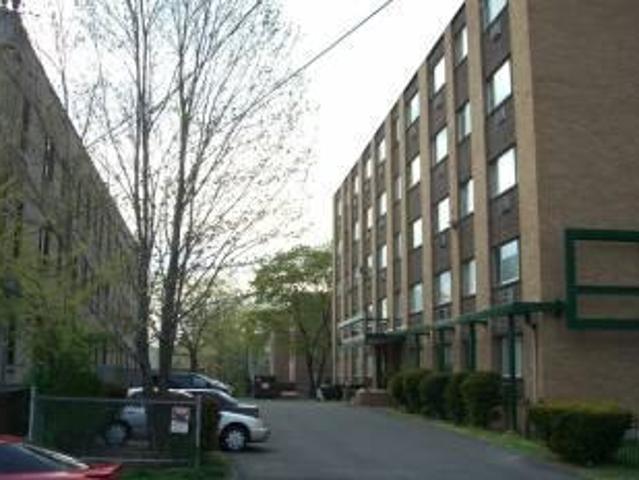 $550 / 1br Nice Condo, 2nd fl. HW incld. parking, A/C, elevator Hartford, CT