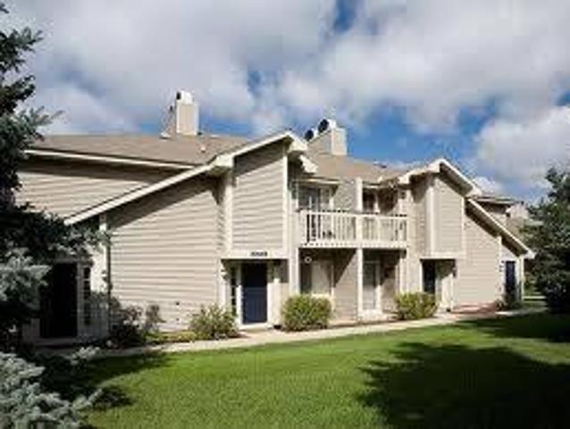 $550 / 1br 1073ft² 1 br, own bathroom, garage in 2 br unit Hales Corners, WI
