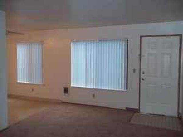 $550 / 2br FIRST MONTH FREE! Stoneridge & Cambridge East Apts. map
