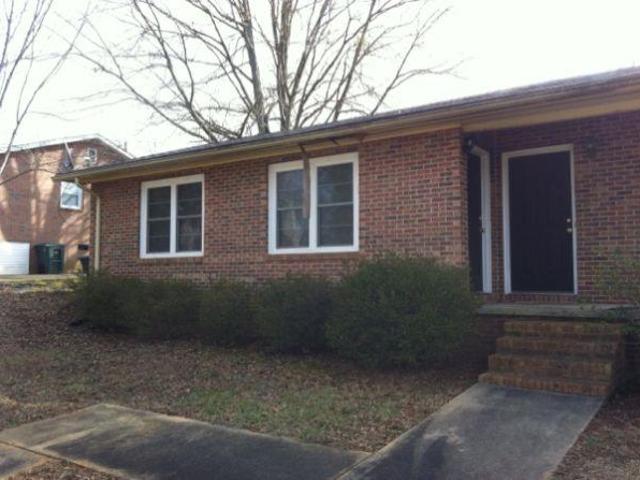 $550 / 2br 2 bedroom, 1 bathroom Duplex includes washer and dryer, refrigerator Seneca