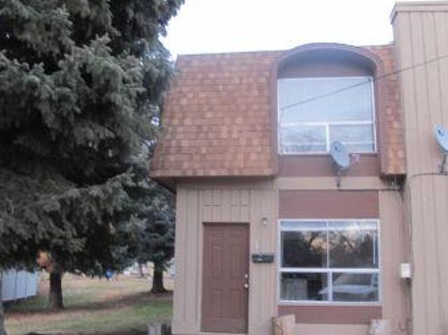 $550 / 2br 860ft² Spacious Townhouse, Landlord pays heat! The Island 275 N 760 E map