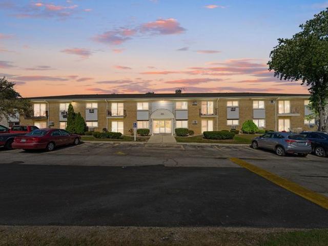 550 Chase Dr Apt 2, Clarendon Hills, IL 60514