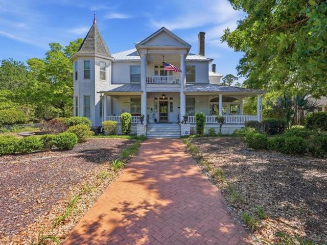 550 Circle Dr, Defuniak Springs, FL 32435