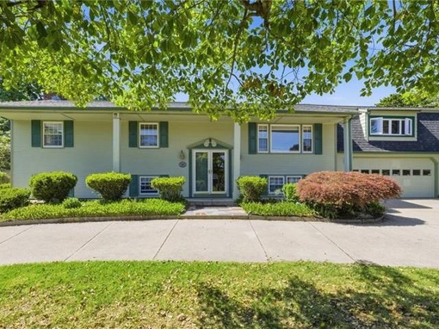 550 Algonquin Dr, Warwick, RI 02888