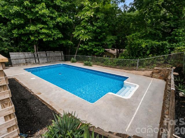 550 Arrowhead Trail