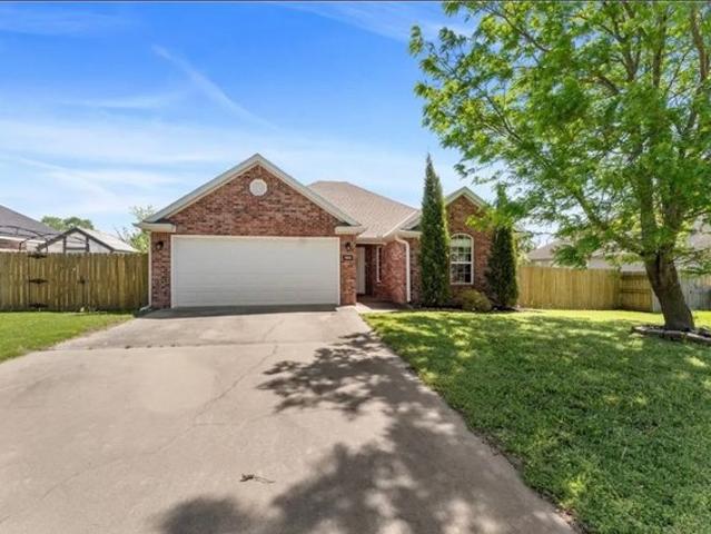 550 Bonanza St, Centerton, AR 72719