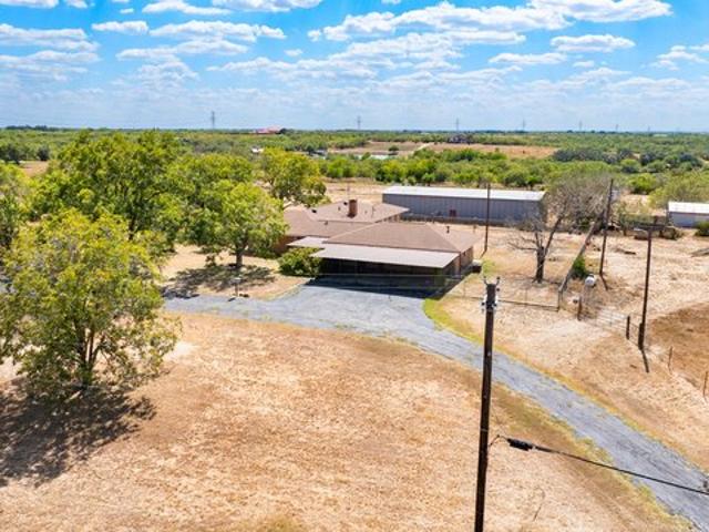 550 Bus Loop # 181S, Floresville, TX 78114