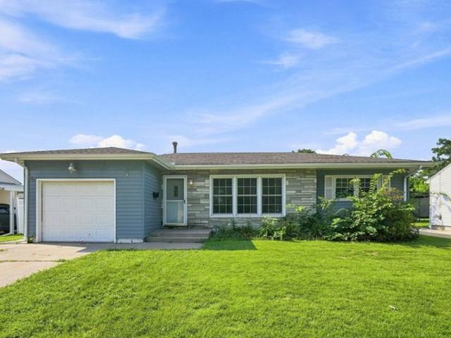 550 E 28th Ave E, Moline, IL 51265