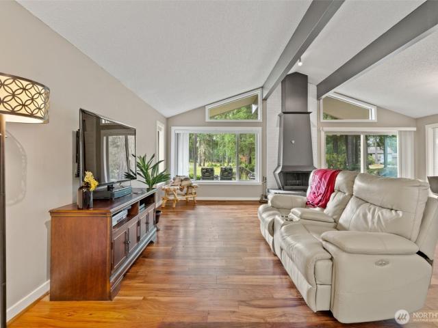 550 E Country Club Drive E
