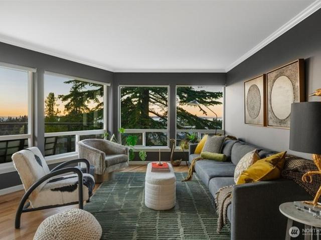 550 Elm Way Apt 301, Edmonds, WA 98020