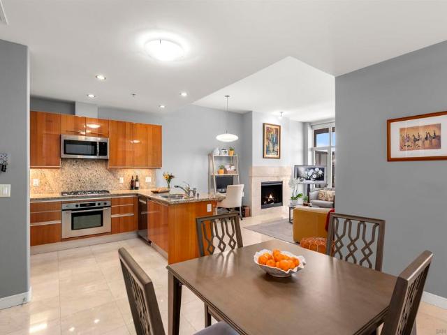 550 Front St 302