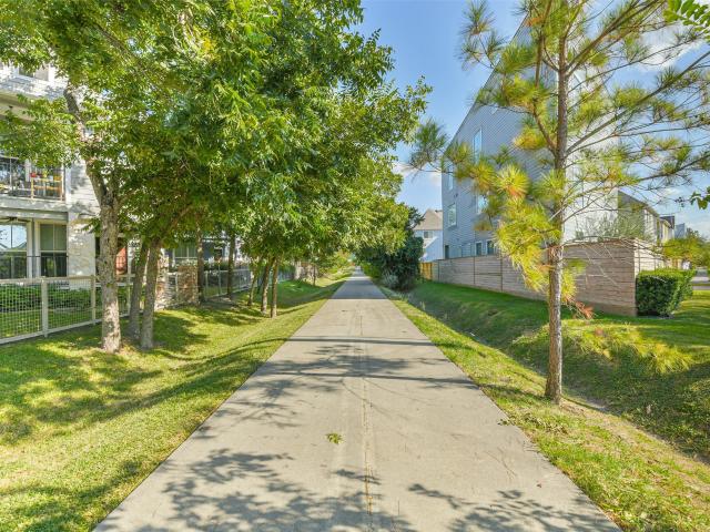 550 Oxford St, Houston, TX 77007 | MLS #91277 | Compass