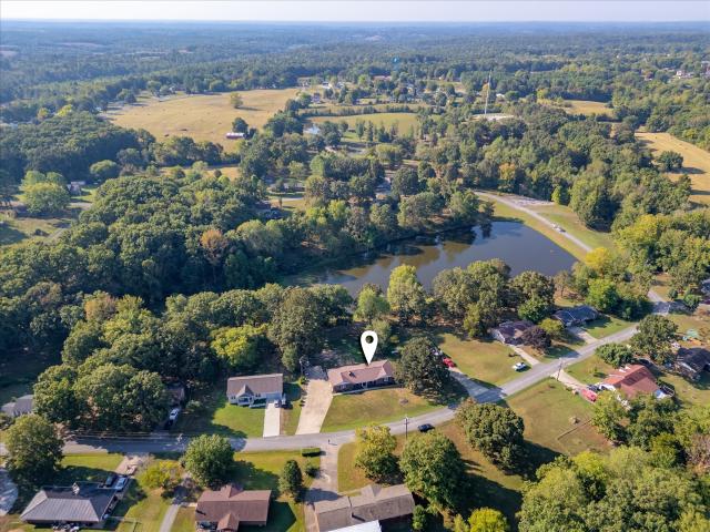 550 Lakeview Cir