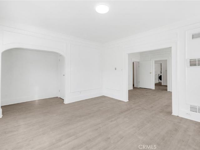 550 N Kenmore Avenue 1/2