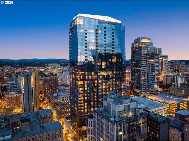 550 SW 10th Ave Apt 2105, Portland, OR 97205
