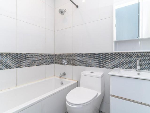 #550 Private bathroom opportunity, short walk to M