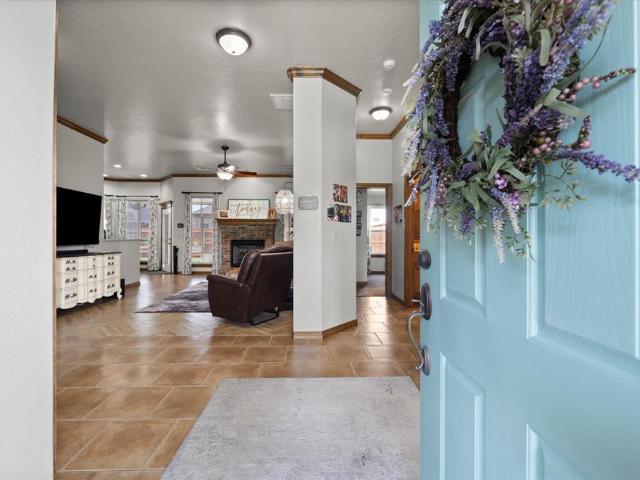 550 W Hunters Court Way