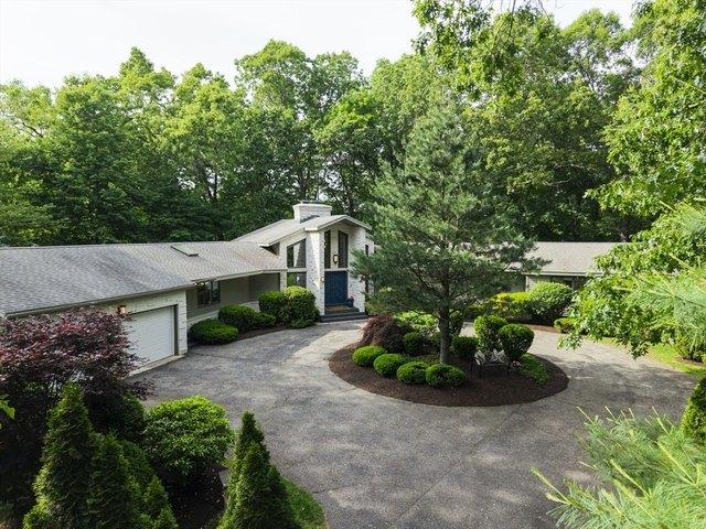 550 Wolf Swamp Rd, Longmeadow, MA 01106