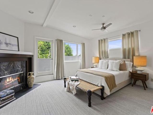 550 Vernon Ave #D, Venice, CA 90291 in Marina del Rey, California