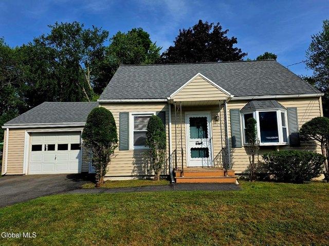 5514 E Woodlawn Pl, Utica, NY 13403
