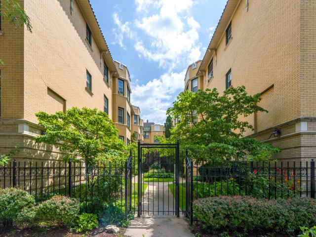 5515 N winthrop Avenue # 2A