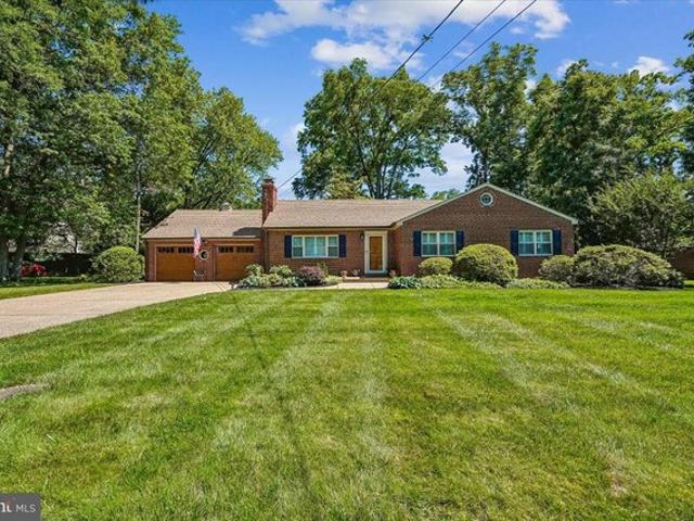 5515 Bradley Blvd, Alexandria, VA 22311