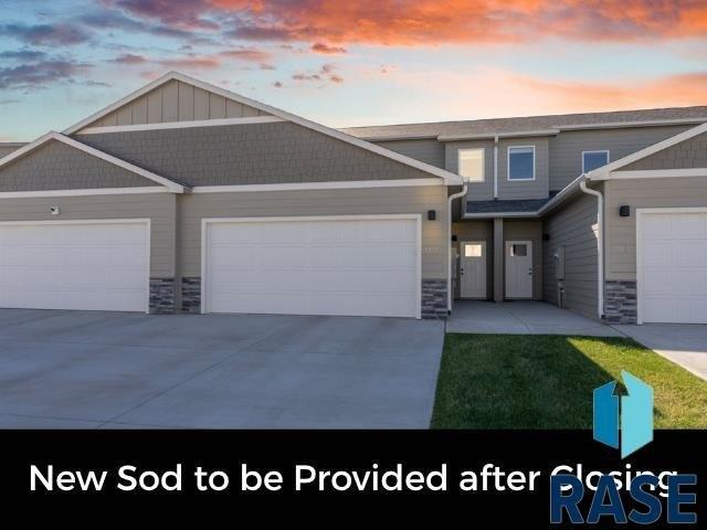 5515 S Huntwood Ave, Sioux Falls, SD 57108