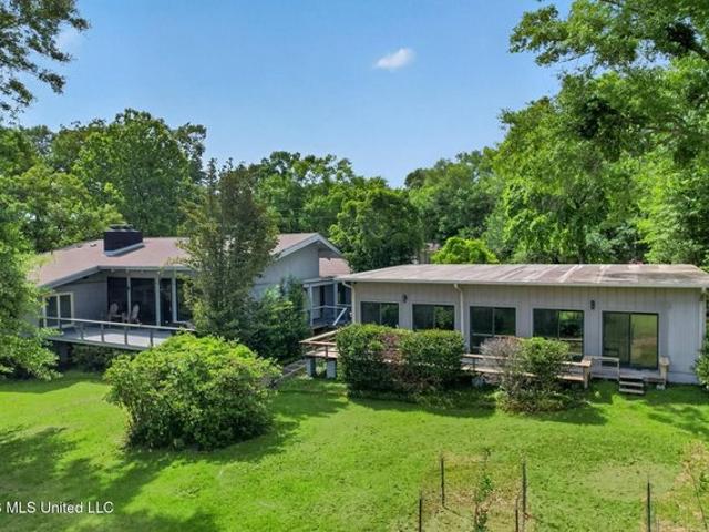 5516 Alakoko Dr, Diamondhead, MS 39525