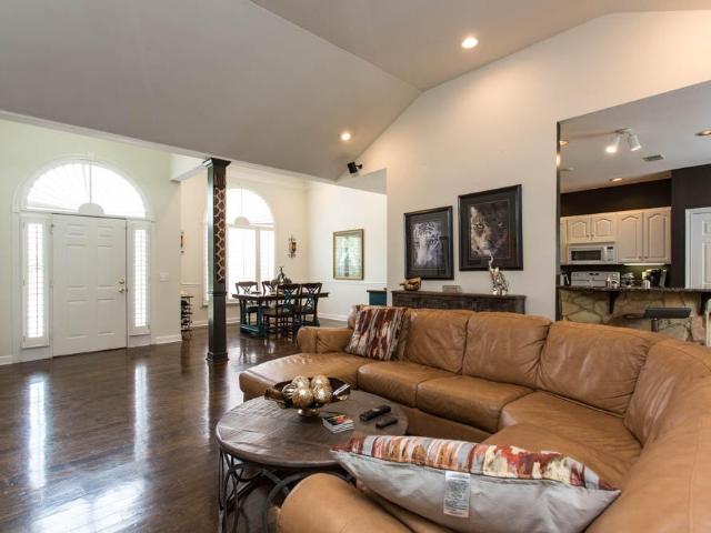 5516 Brookshire Dr