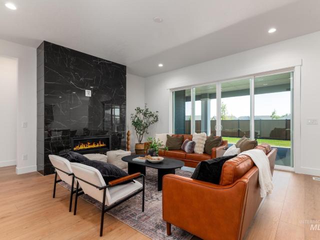 5516 Juliet Rose Ave