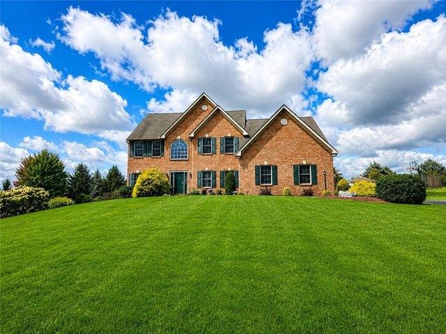 5516 Sunset Dr, North Whitehall Township, PA 18078