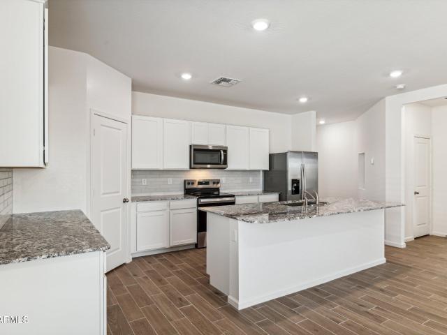 5516 S 254TH Glen