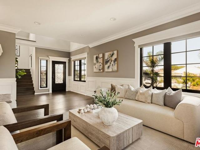 5516 W 82nd St, Los Angeles, CA 90045