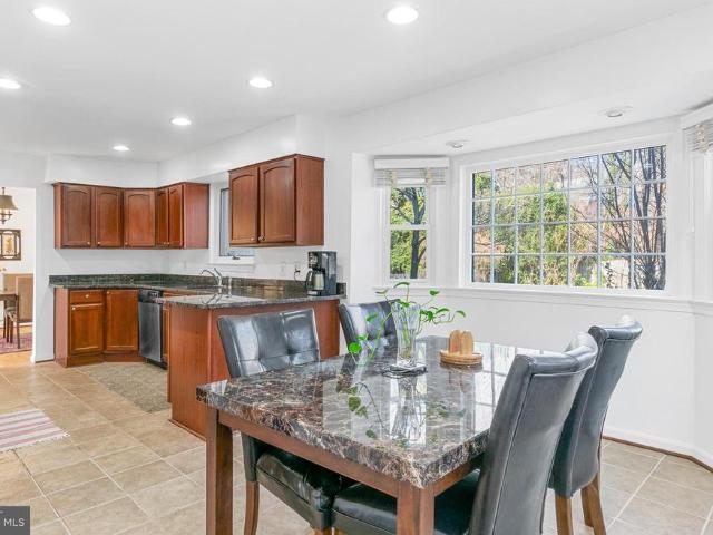 5517 Huntington Parkway