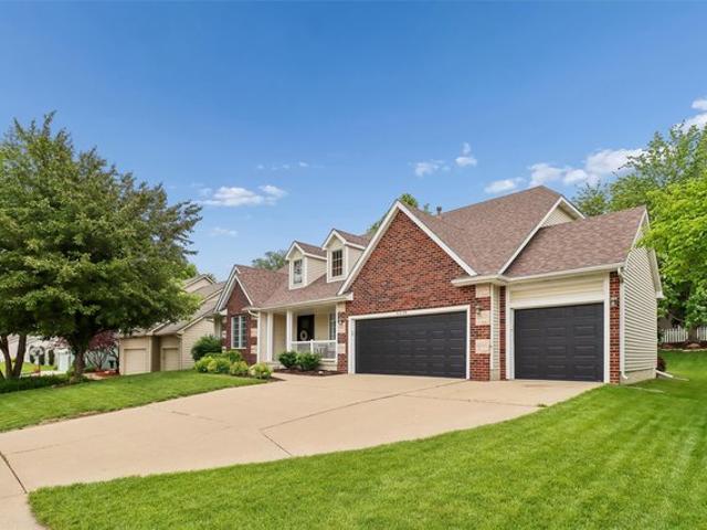 5518 Ponderosa Dr, West Des Moines, IA 50266