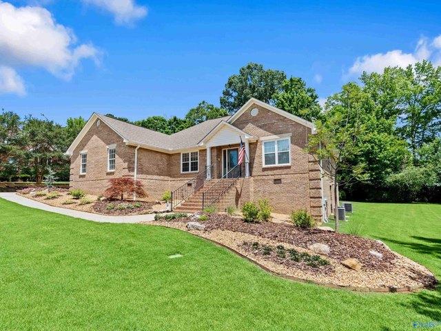5519 Cedar Mill Dr, Guntersville, AL 35976