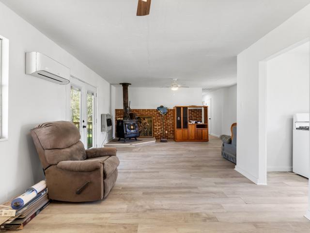 5519 Kincer Rd, Damon, TX 77430 | MLS #87320