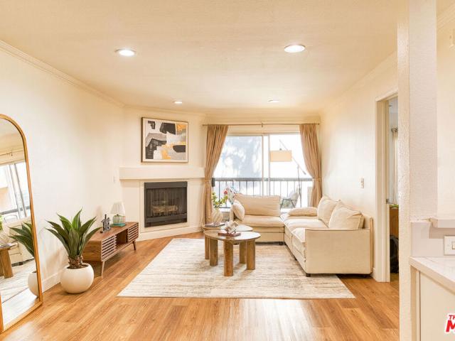 5510 Owensmouth Avenue 218