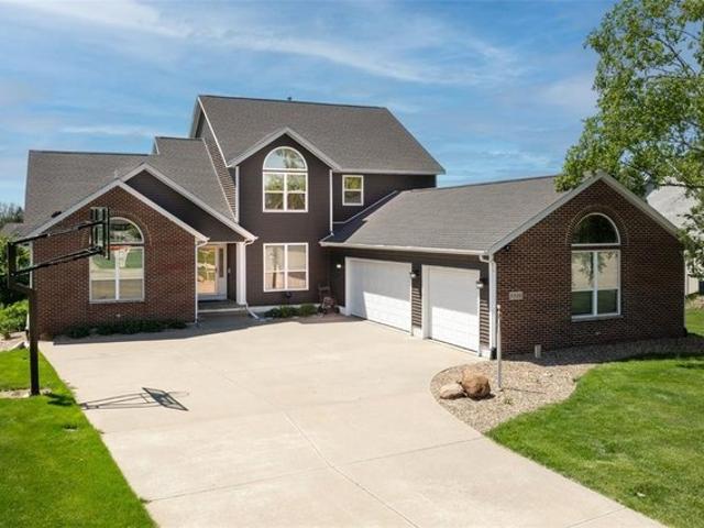 5510 Hunters Ridge Ct, Marion, IA 52302