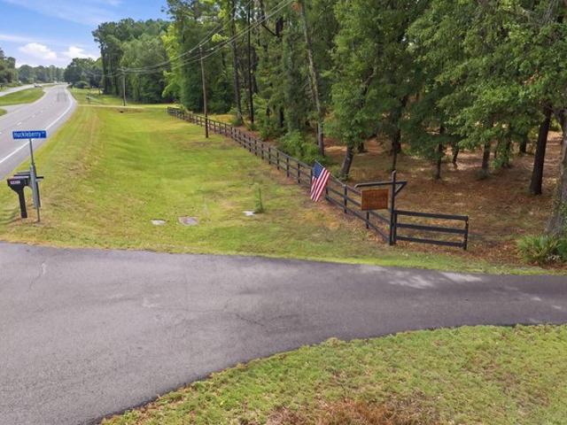 5511 Huckleberry Ln, Awendaw, SC 29429
