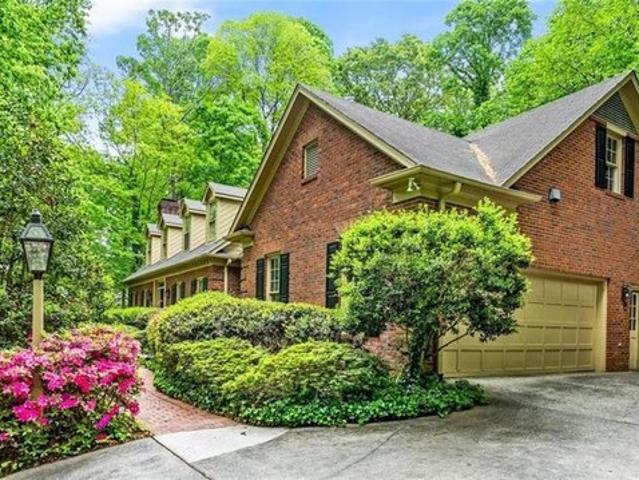5511 Wallace Dr, Greensboro, NC 27407