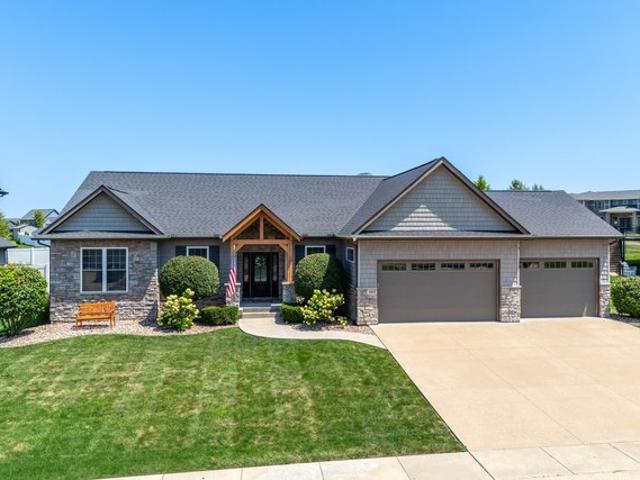 5511 Willmeyer Dr, Bettendorf, IA 52722