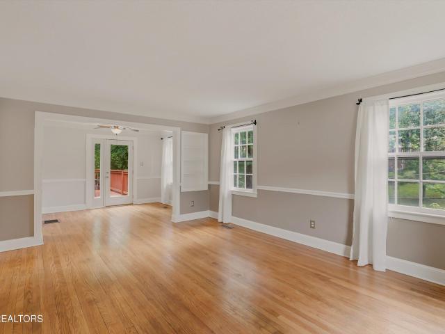 5512 Lake Shore Drive