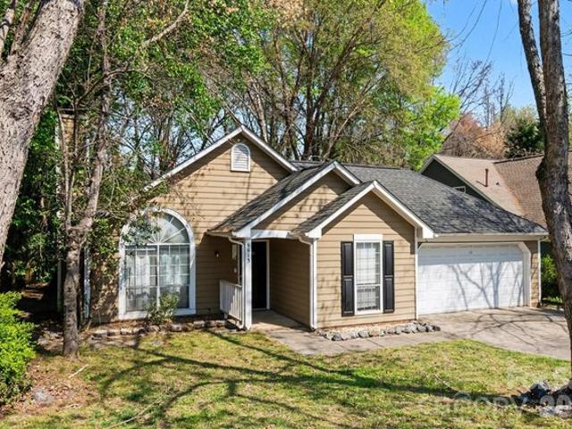 5513 Southminster Ln, Charlotte, NC 28216
