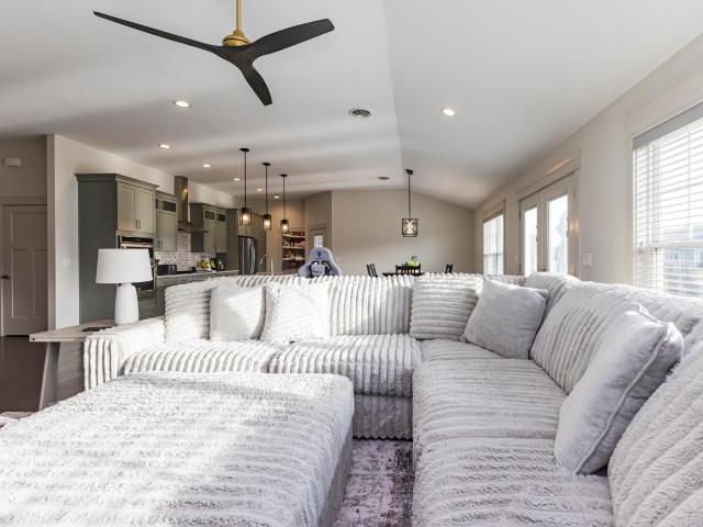 5513 W Sawgrass Way